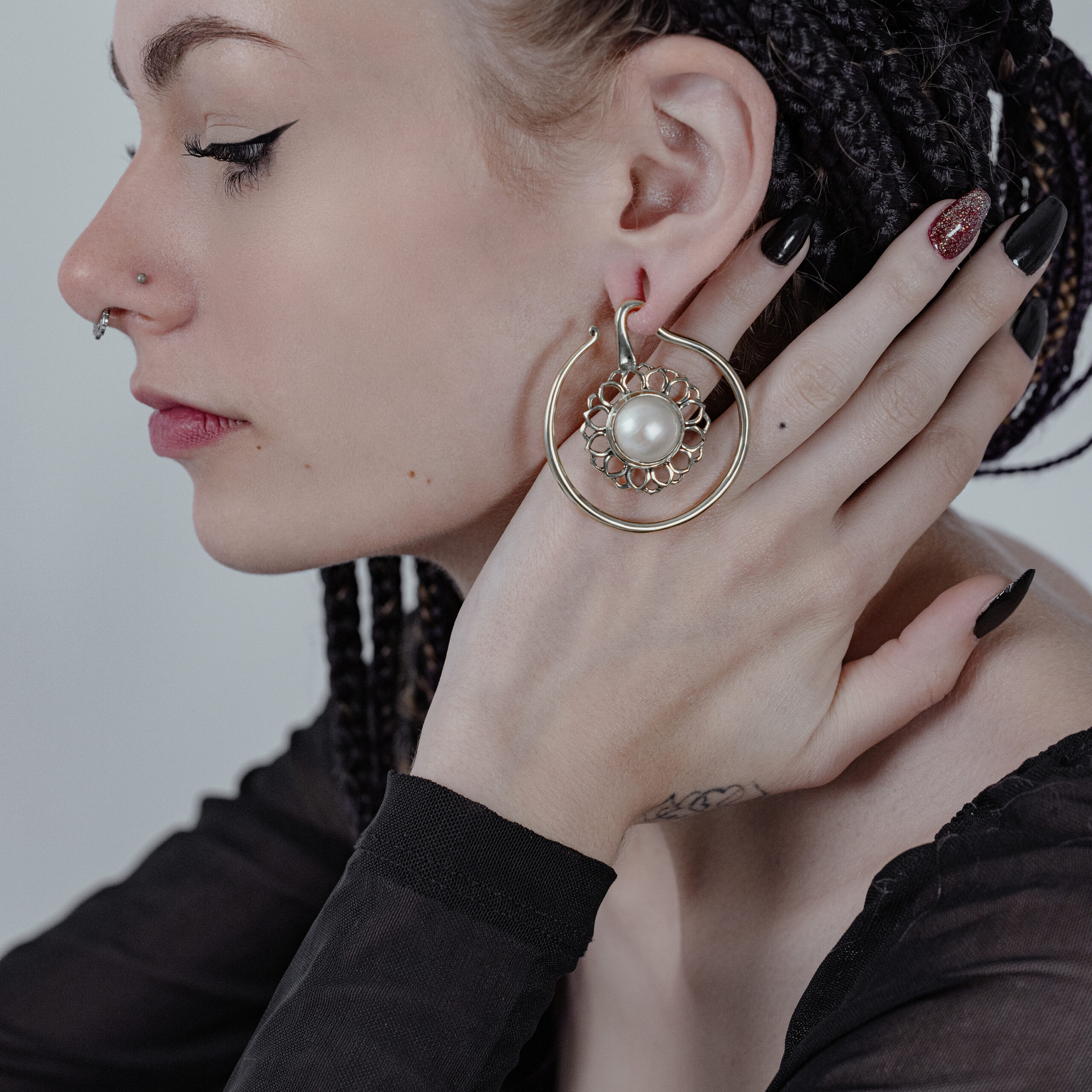 Golden Whirl White Onyx Ear Weights - Wildcat International